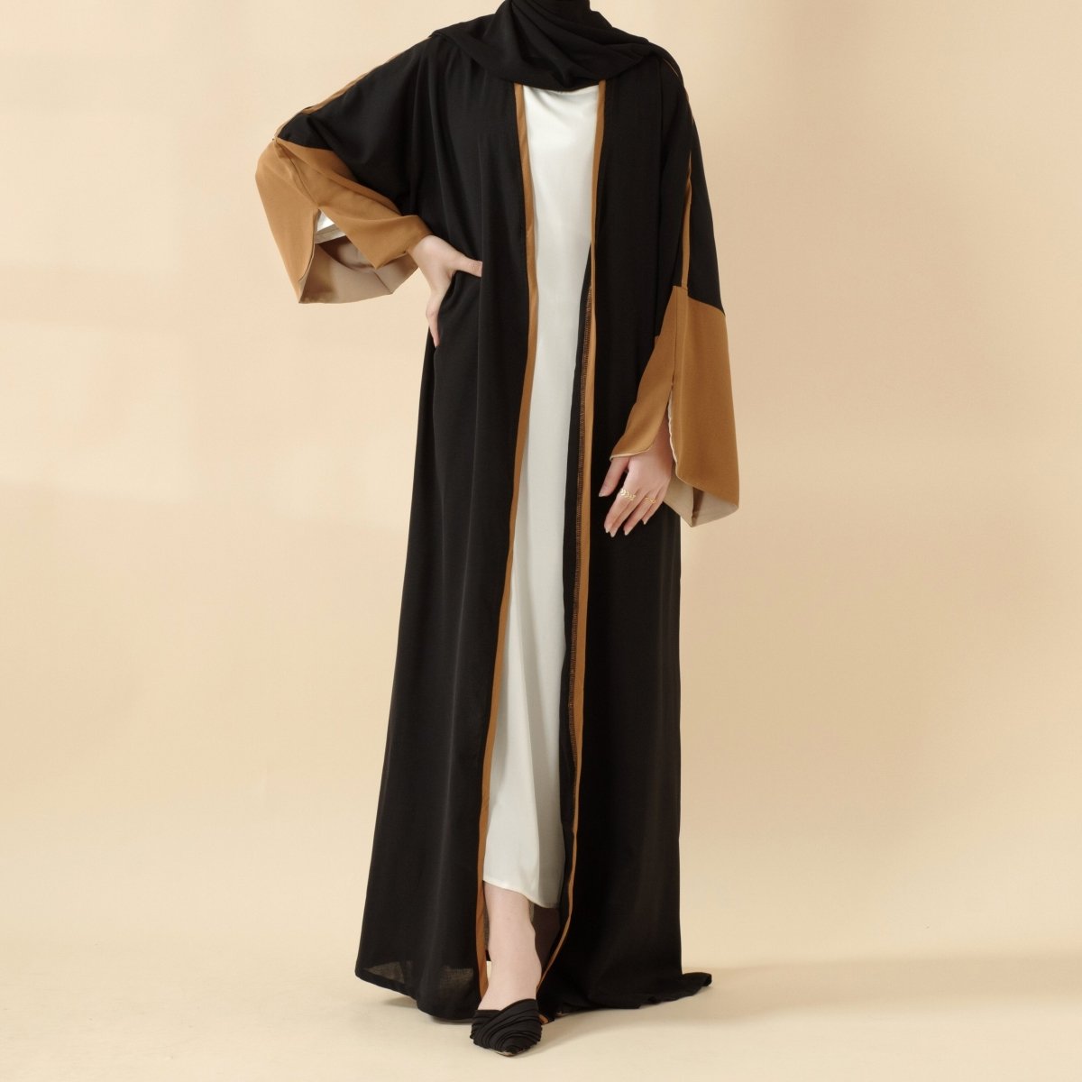 Modern Contrast-Trim Slit Sleeves Open Abaya | 2025